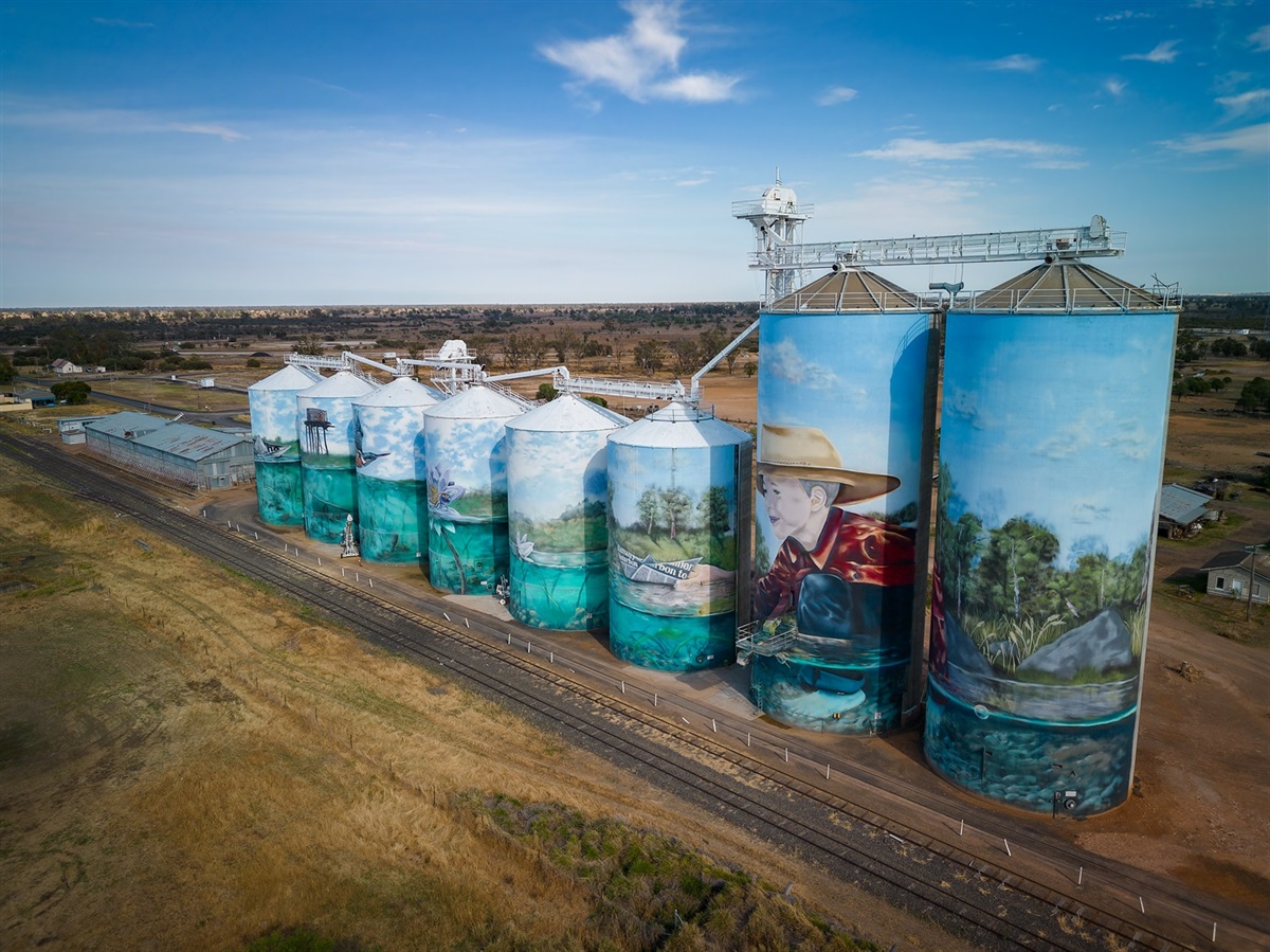 The Story Behind 'When the Rain Comes' Yelarbon Silo Art (with video ...